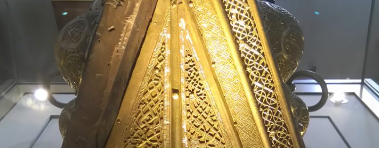 Saint Manchan's Shrine in Ireland | Peter Sommer Travels