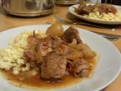 Stifado recipe: Greek slow cooked beef stew | Peter Sommer Travels
